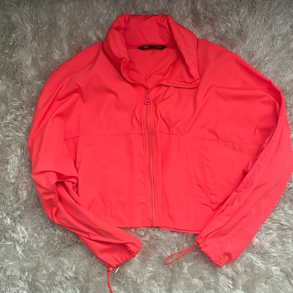 Zara | Tops | Zara Cropped Windbreaker Jacket With Drawstring And Hood ...